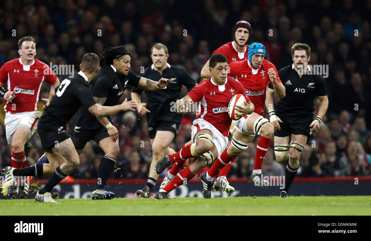 Wales' Toby Faletau breaks through against New Zealand during the Dove ...