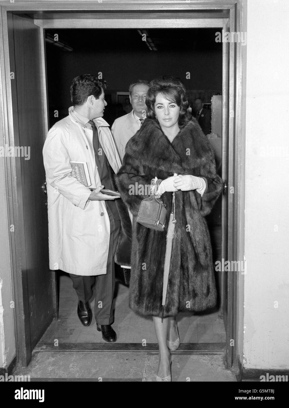 Fur coat elizabeth taylor hi-res stock photography and images - Alamy