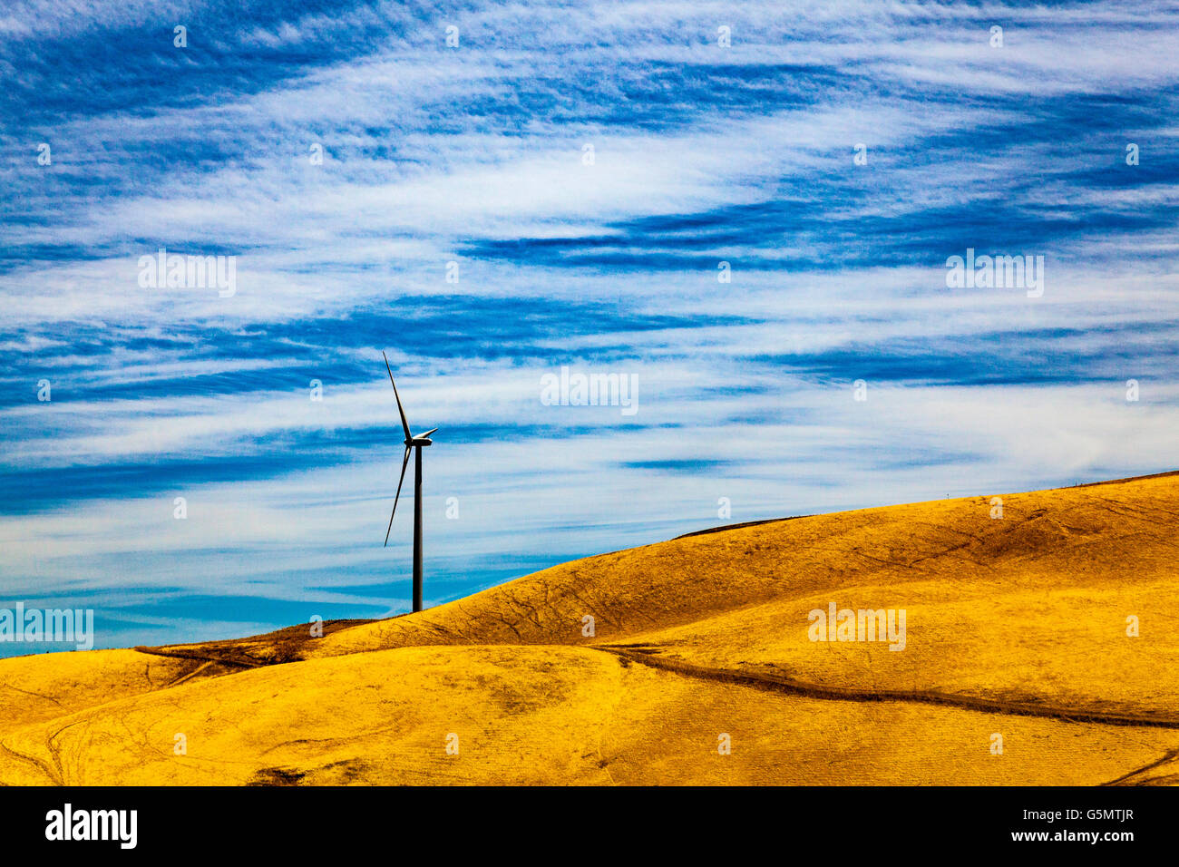 Altamont pass windmills california hi-res stock photography and images ...