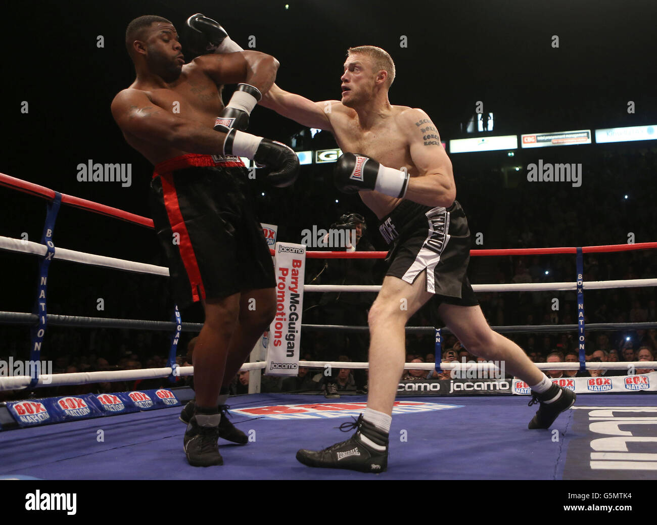 Andrew flintoff boxing hi-res stock photography and images - Alamy