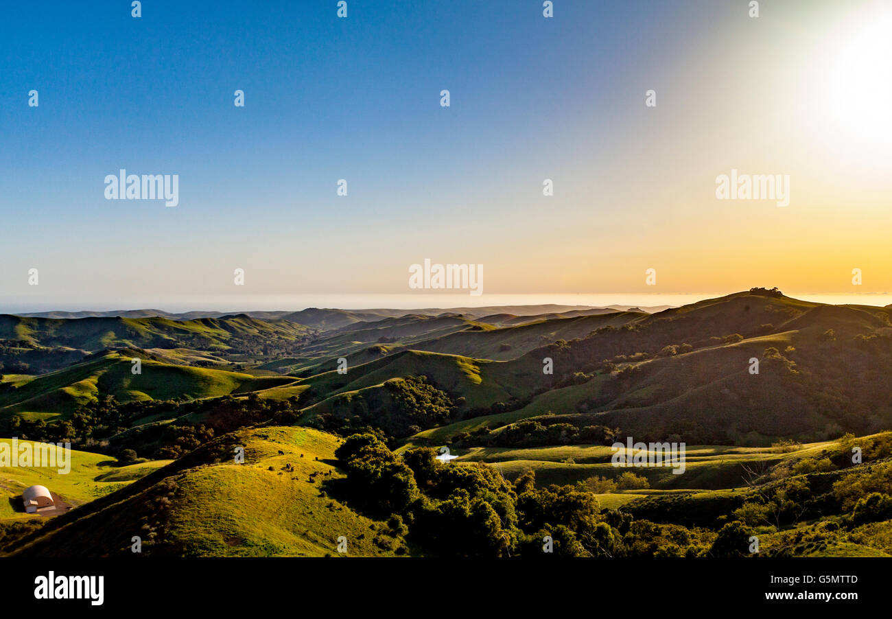 The hills and mountains along the California coast north of Morro Bay ...