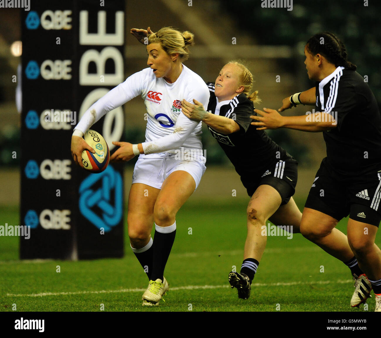 England's Alice Richardson and New Zealand's Kendra Cocksedge Stock ...