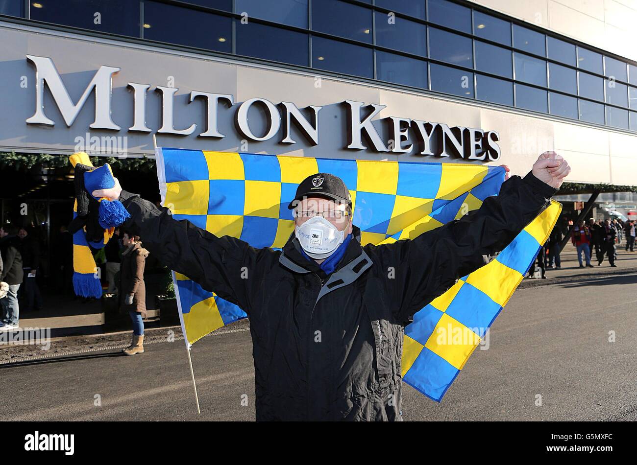 Wears a face mask outside the stadium hi-res stock photography and ...