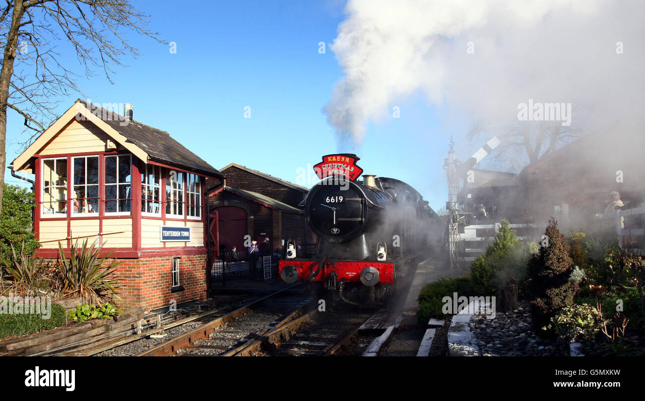 STANDALONE Photo. A GWR 0-602t 6619 train pulls out of Tenterden ...