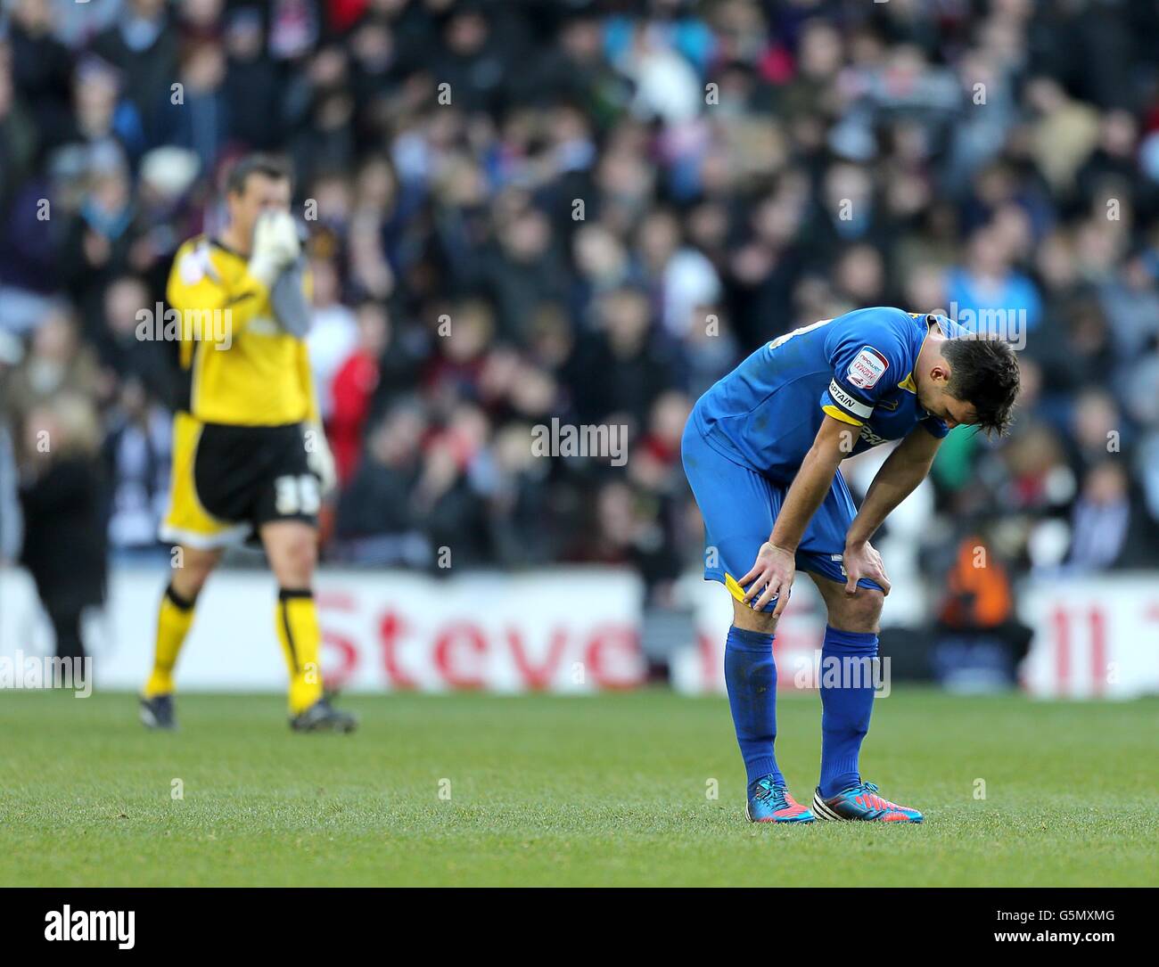 Soccer - FA Cup - Second Round - Milton Keynes Dons v AFC Wimbledon - stadium:mk Stock Photo - Alamy