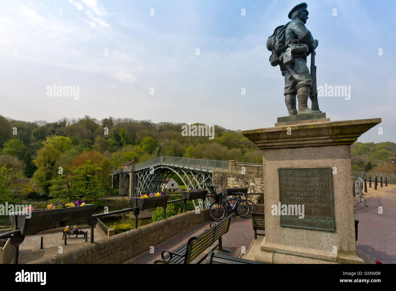 The war memorial and Abraham Darby's historic 1779 bridge over the ...