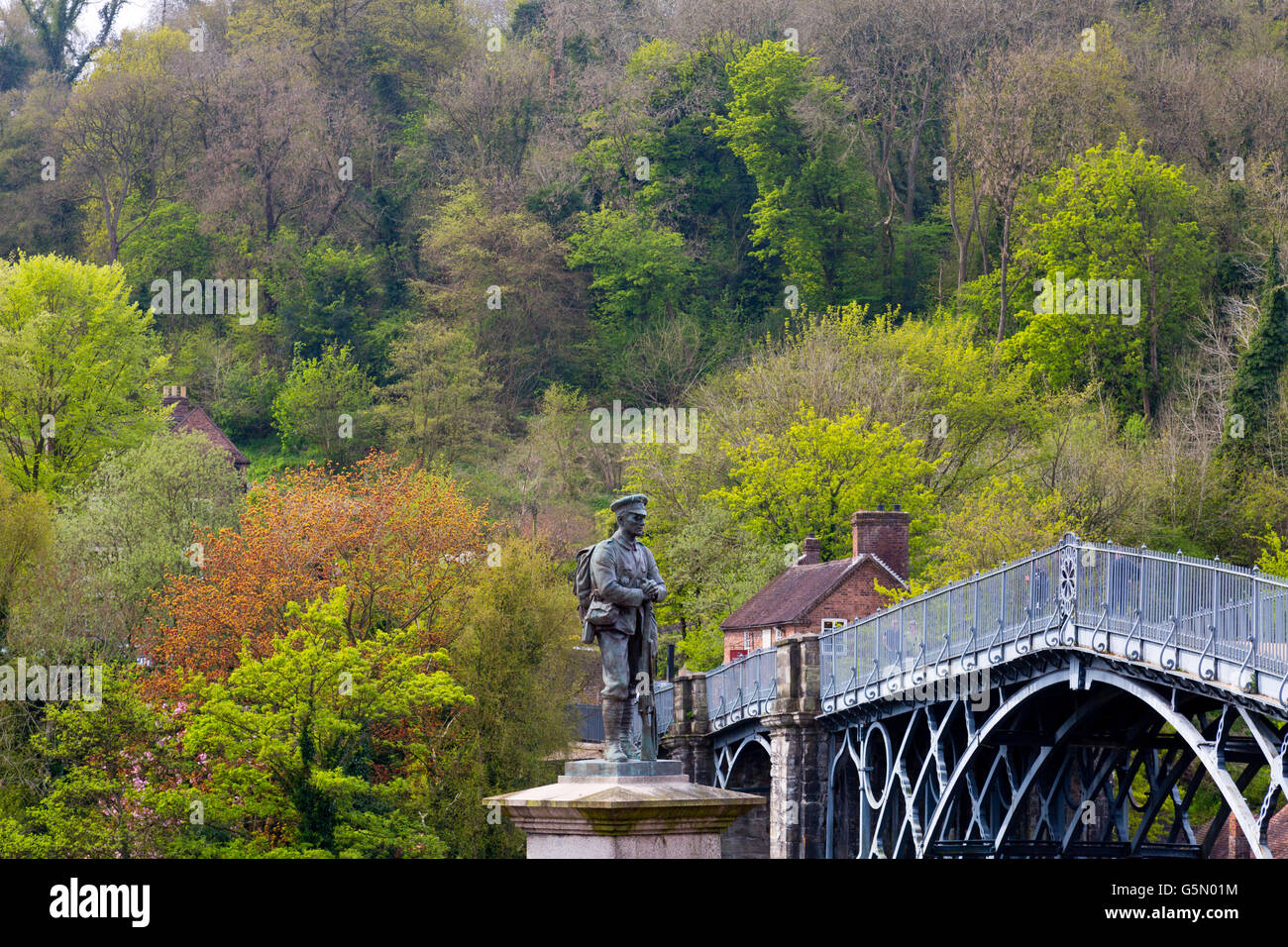 The war memorial and Abraham Darby's historic 1779 bridge over the ...