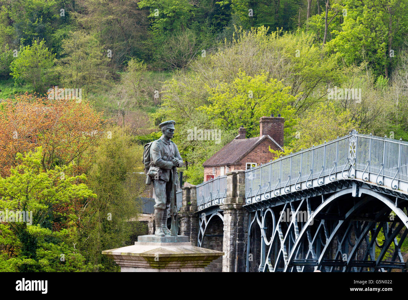 The war memorial and Abraham Darby's historic 1779 bridge over the ...