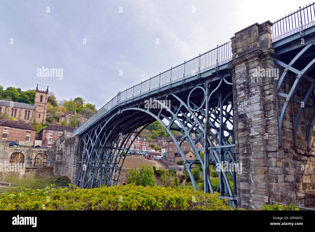 Abraham Darby's historic 1779 bridge over the River Severn in ...