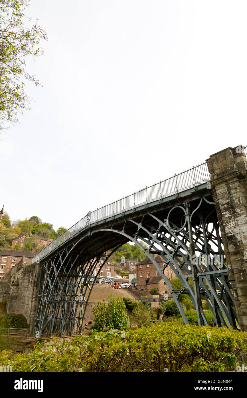 Abraham Darby's historic 1779 bridge over the River Severn in ...