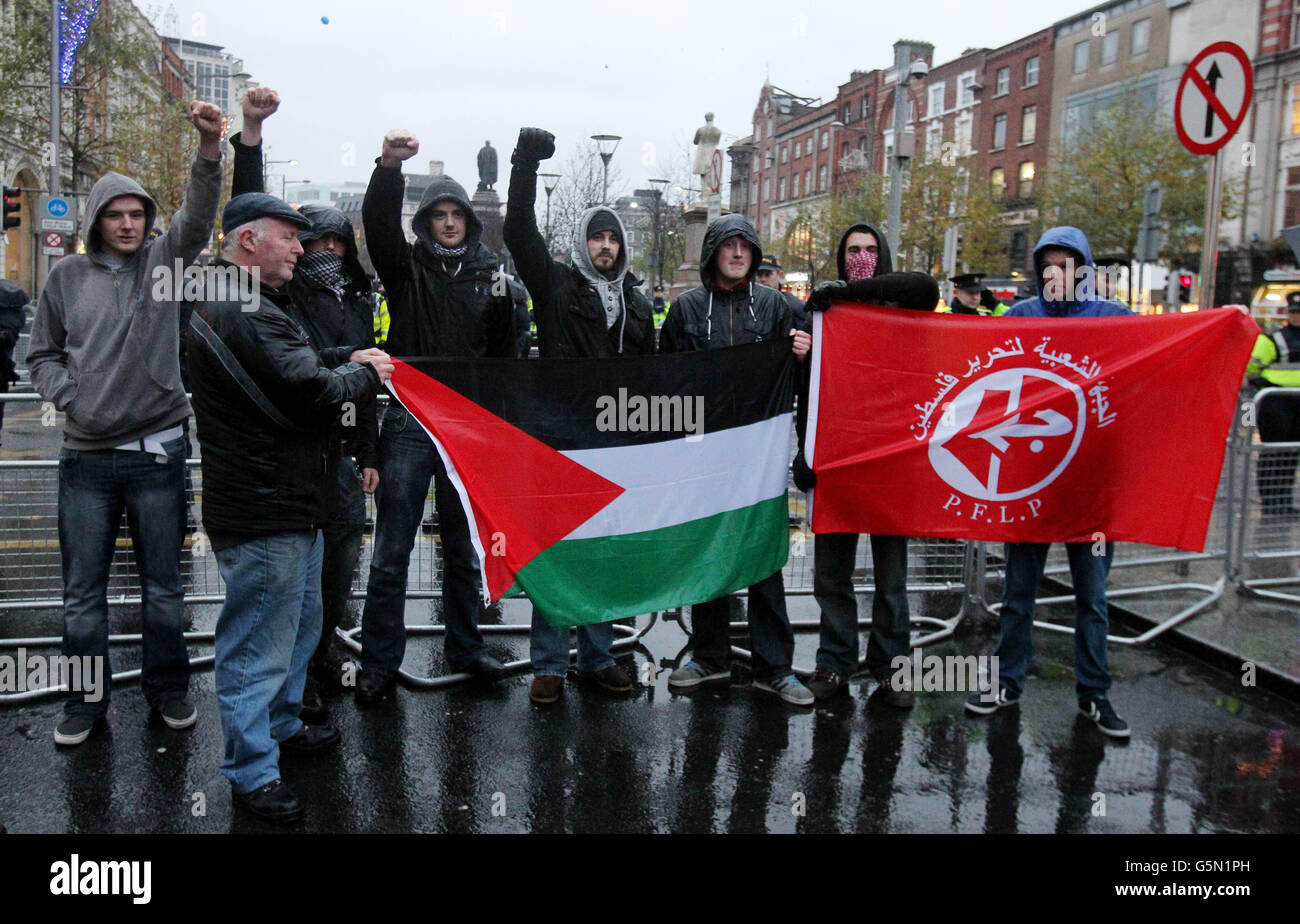 Protesters gather in Dublin Stock Photo - Alamy
