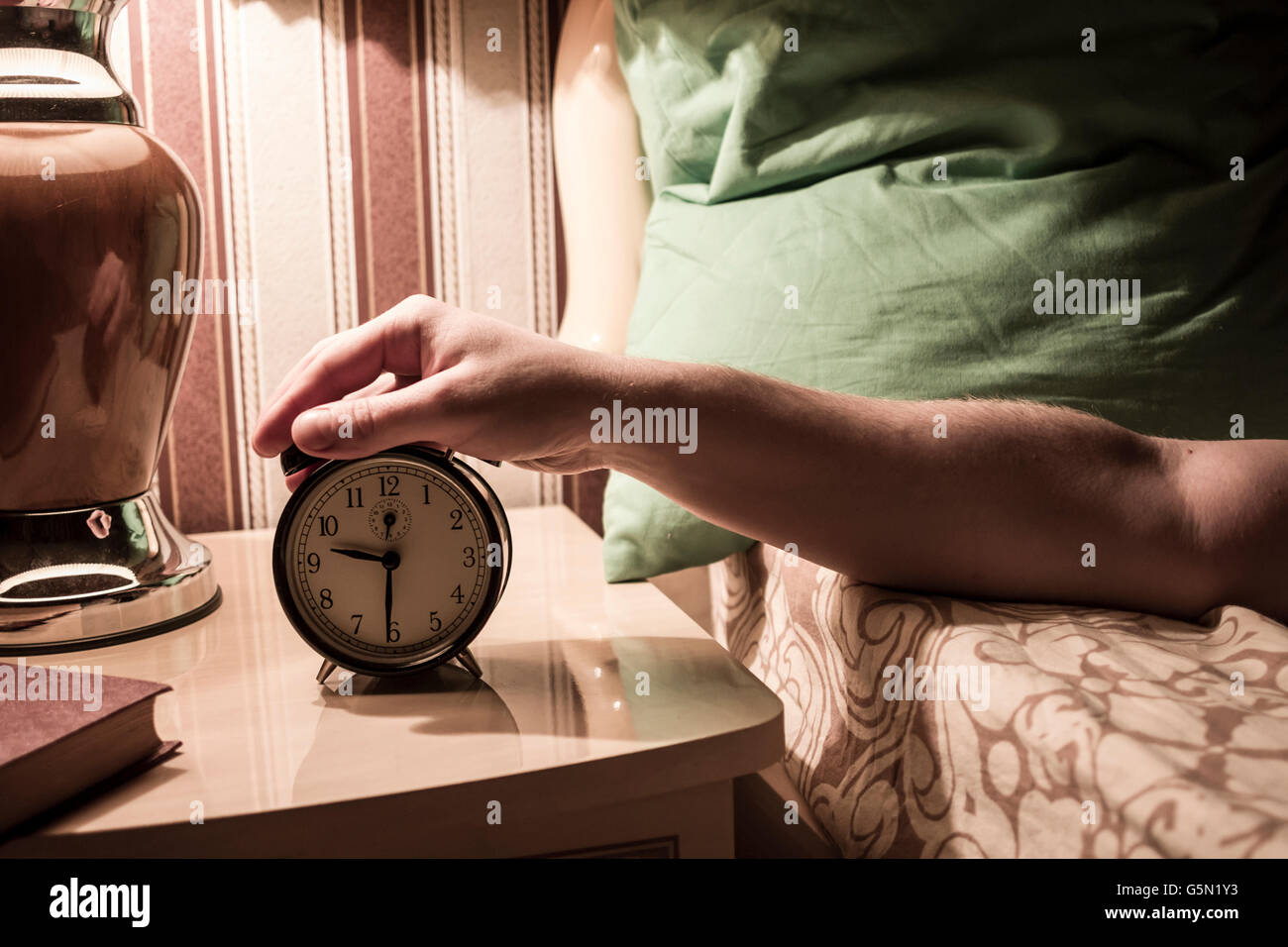 Turning off light night hi-res stock photography and images - Alamy