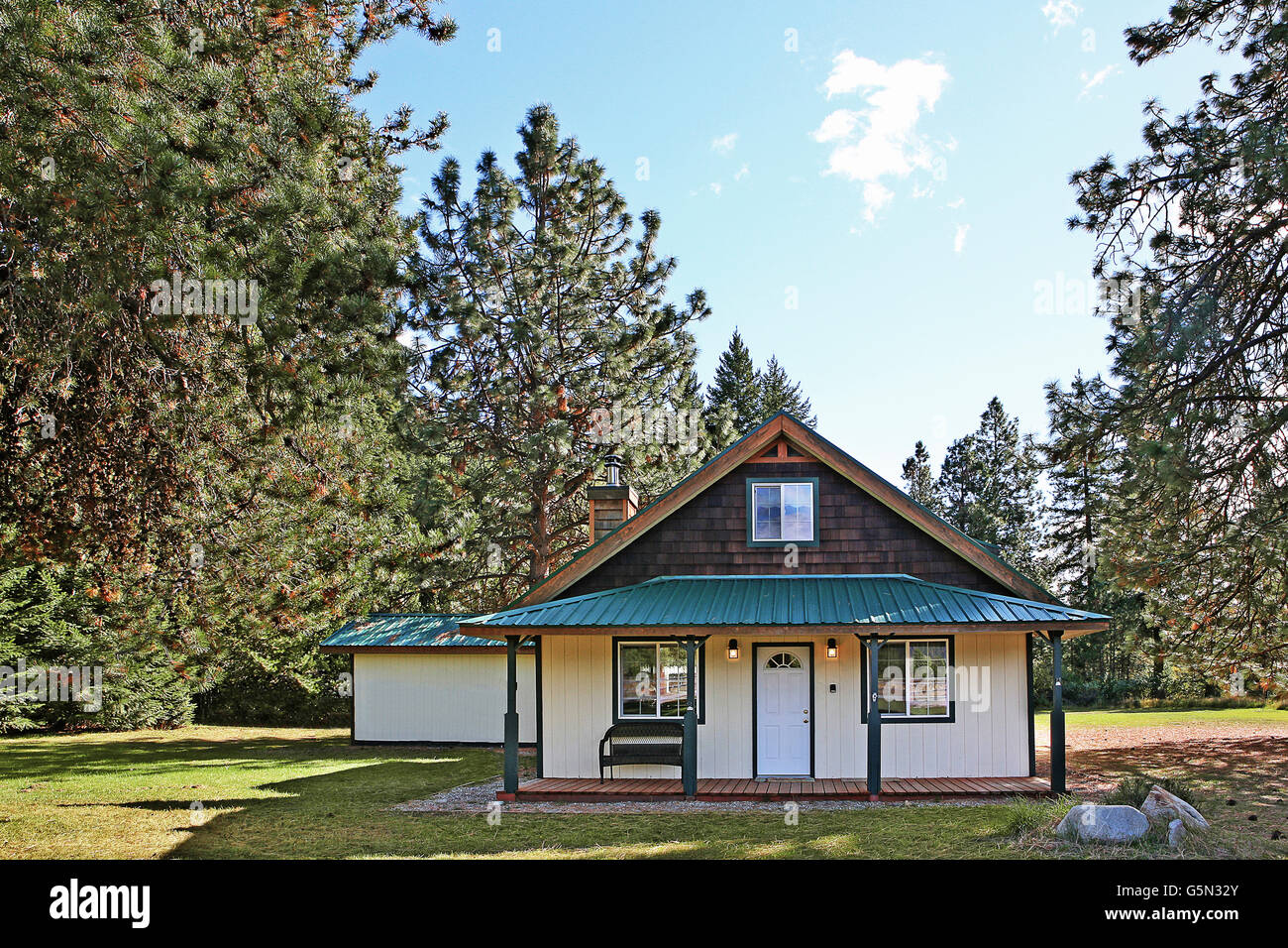 Rural american cabin hi-res stock photography and images - Alamy