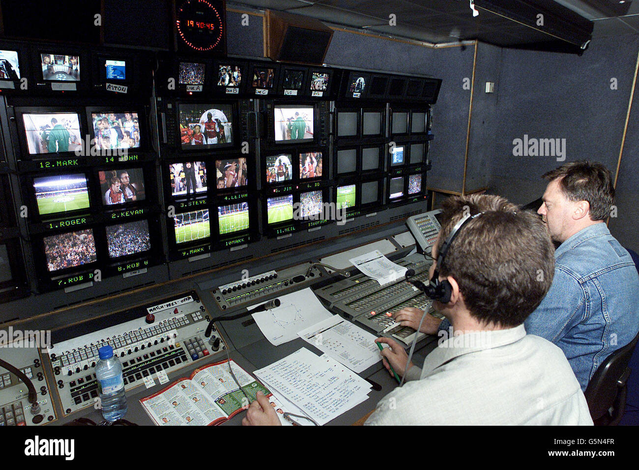 Behind scenes arsenal in champions league hi-res stock photography and ...