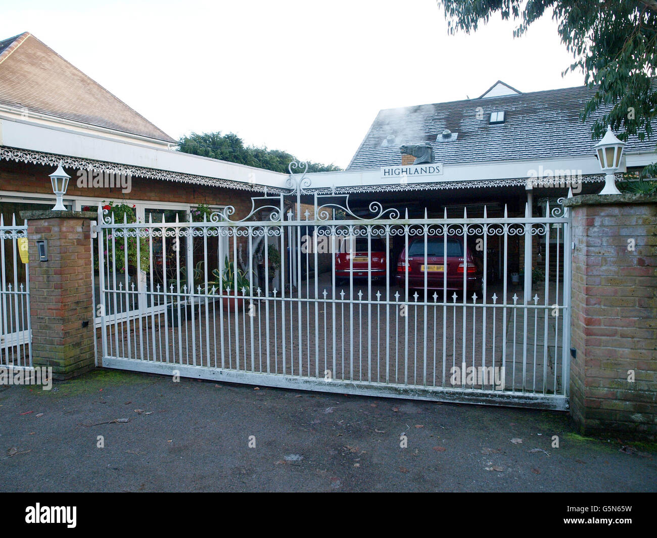 Rolf harris thames riverside home in bray hi-res stock photography and ...