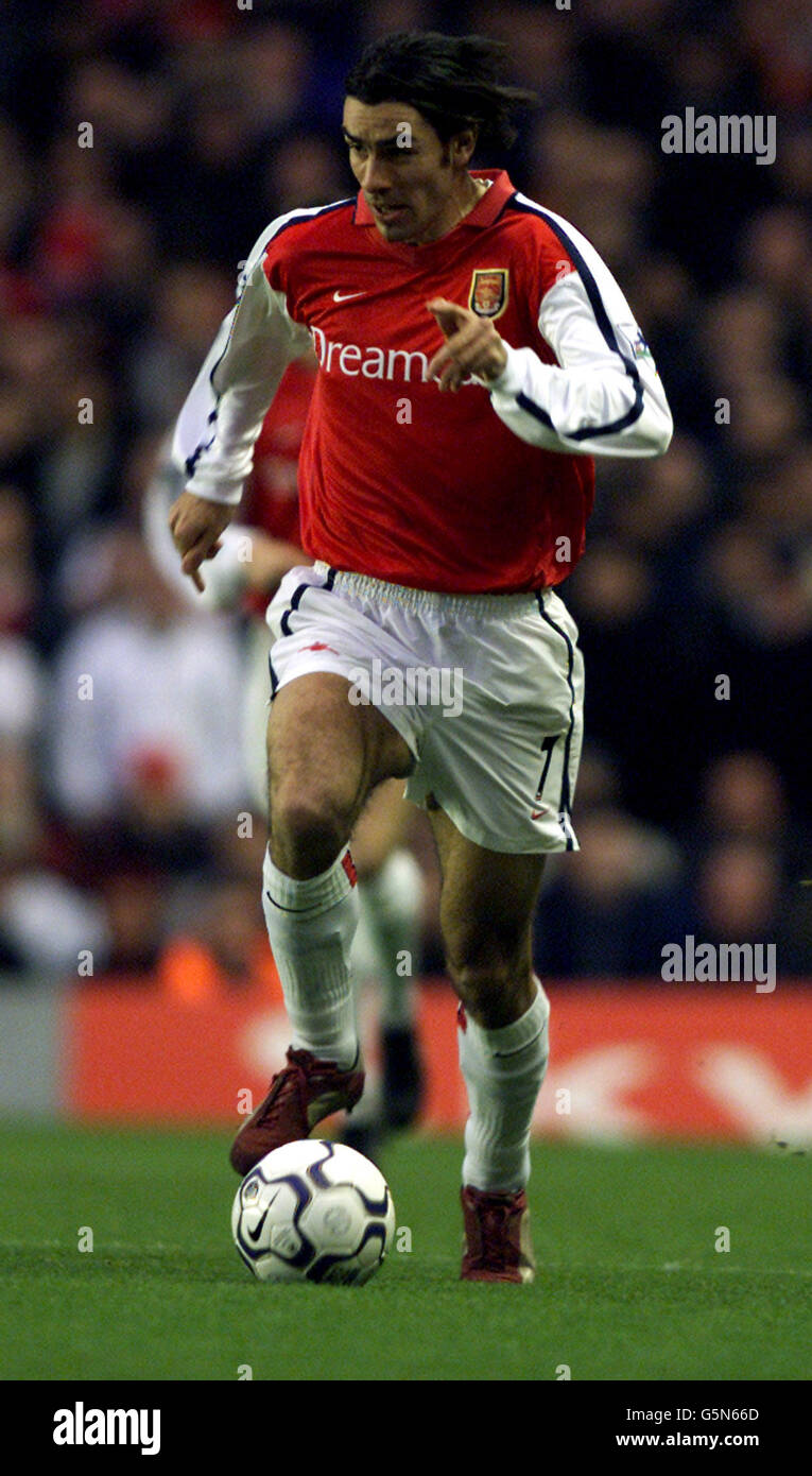 FOOTBALL ARSENAL V LIVERPOOL - ROBERT PIRES Stock Photo - Alamy