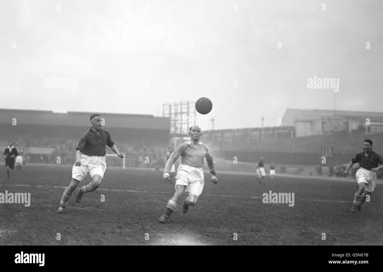 English division three south cup final hi-res stock photography and ...
