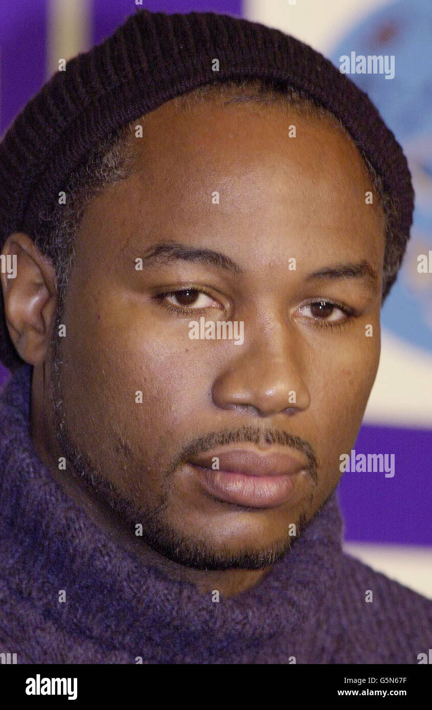 Britain's World Heavyweight Boxing Champion, Lennox Lewis (centre ...