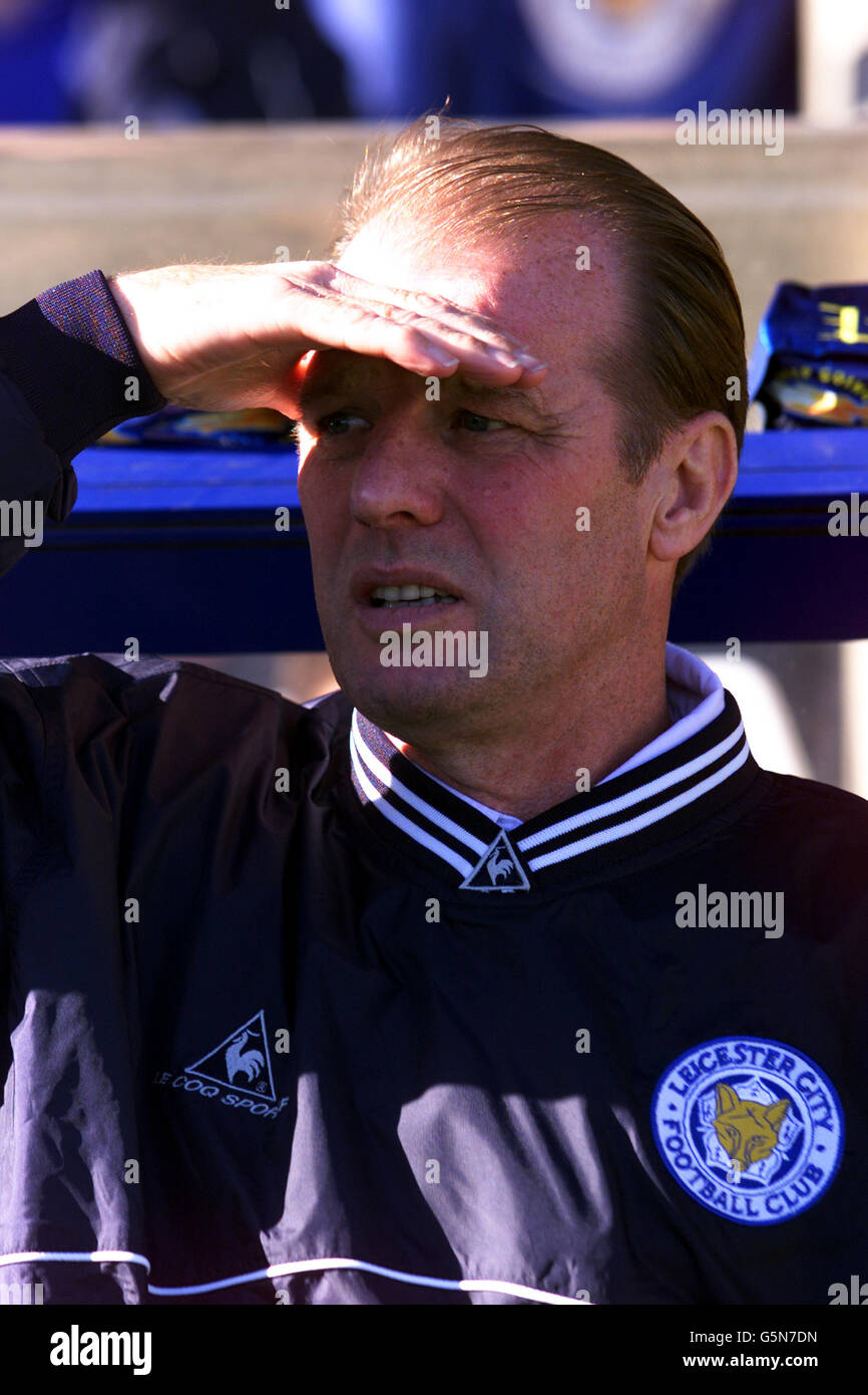 Football manager dave bassett hi-res stock photography and images - Alamy