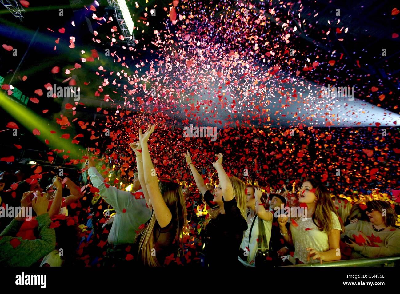 Crowd under confetti hi-res stock photography and images - Alamy