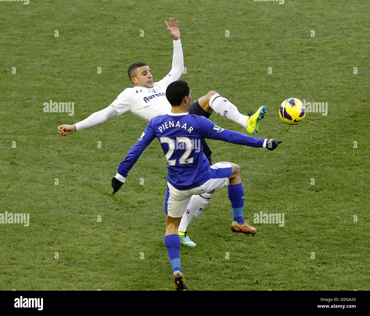 Tottenham hotspurs steven pienaar hi-res stock photography and images ...