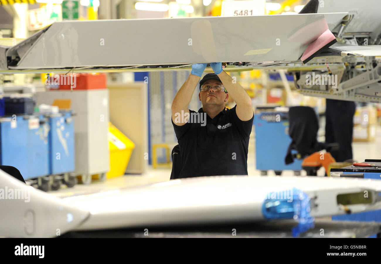 Engineers work on the wings for the airbus a320 hi-res stock ...