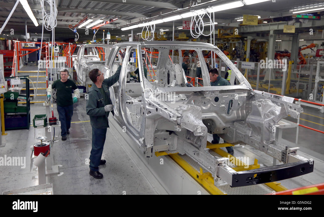 Aluminium bodied Range Rovers in production at the Jaguar Land Rover ...