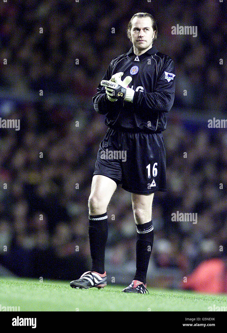 Goalkeeper ian walker hi-res stock photography and images - Alamy
