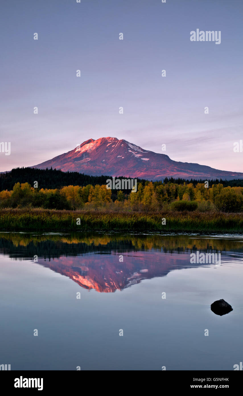 Mount adams lake hi-res stock photography and images - Alamy