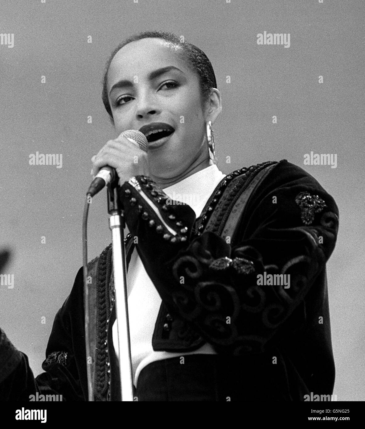 Sade singer hi-res stock photography and images - Alamy
