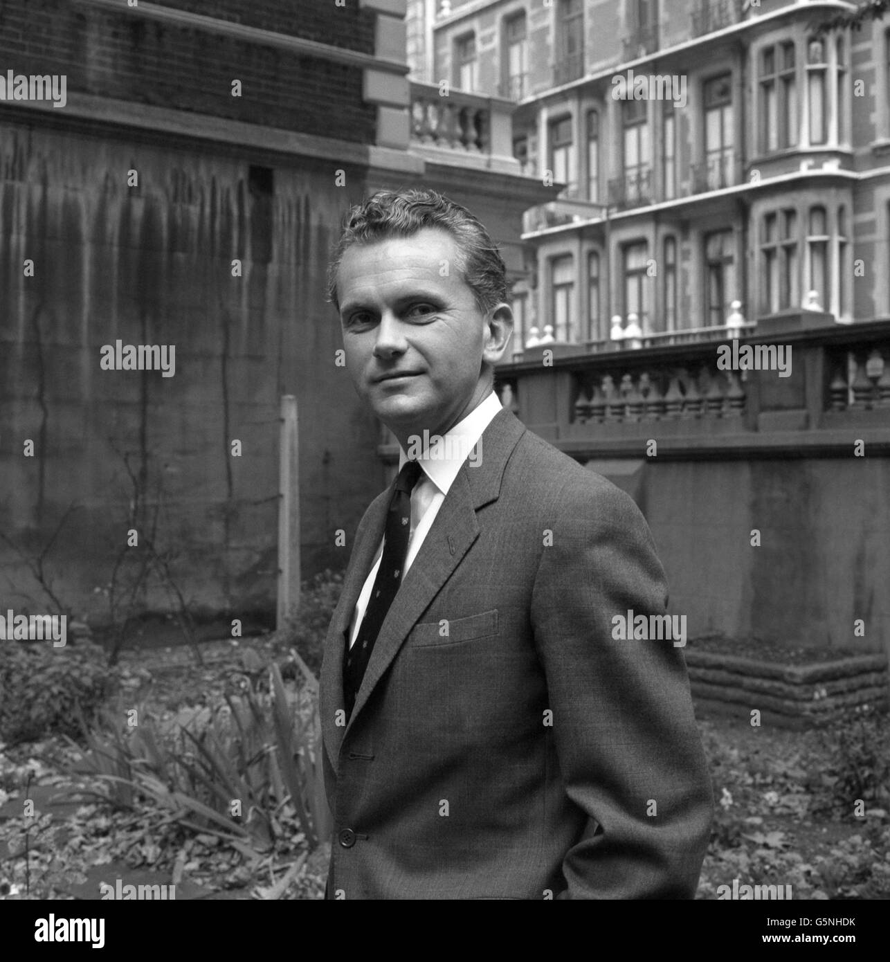 News - Newsreader Kenneth Kendall's final broadcast for the BBC Stock ...