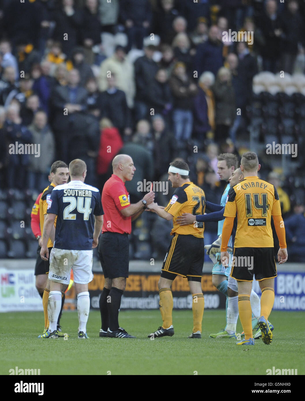 Hull City's Alex Bruce (centre right) is sent off after the final ...