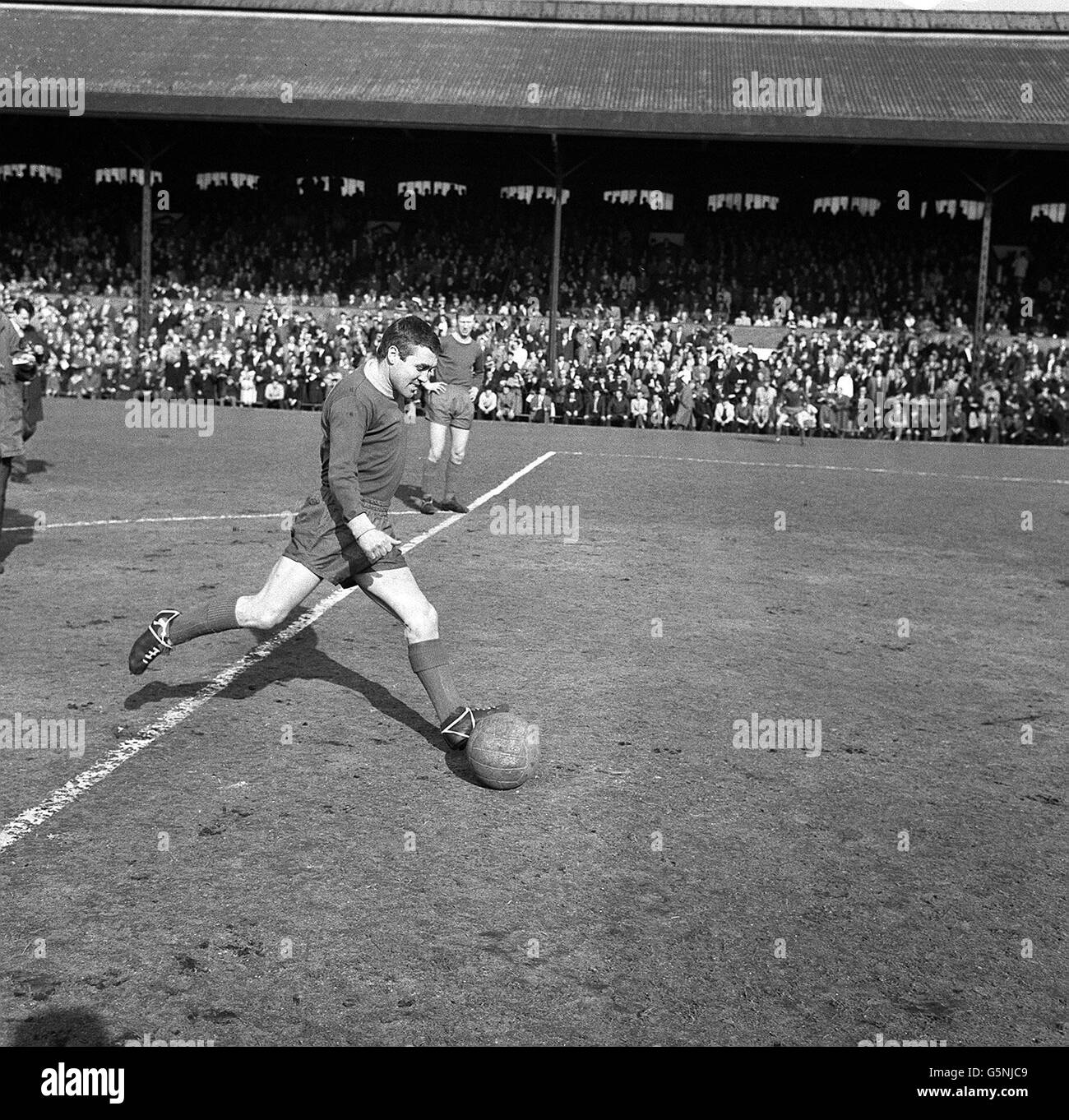Bobby collins leeds united hi-res stock photography and images - Alamy
