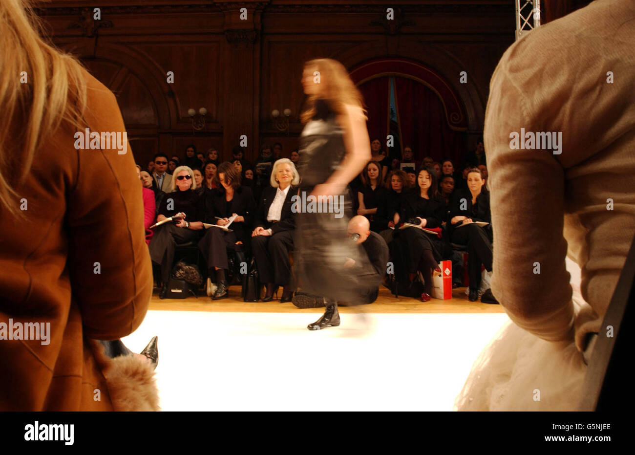 Spectators audience seated to watch hi-res stock photography and images ...