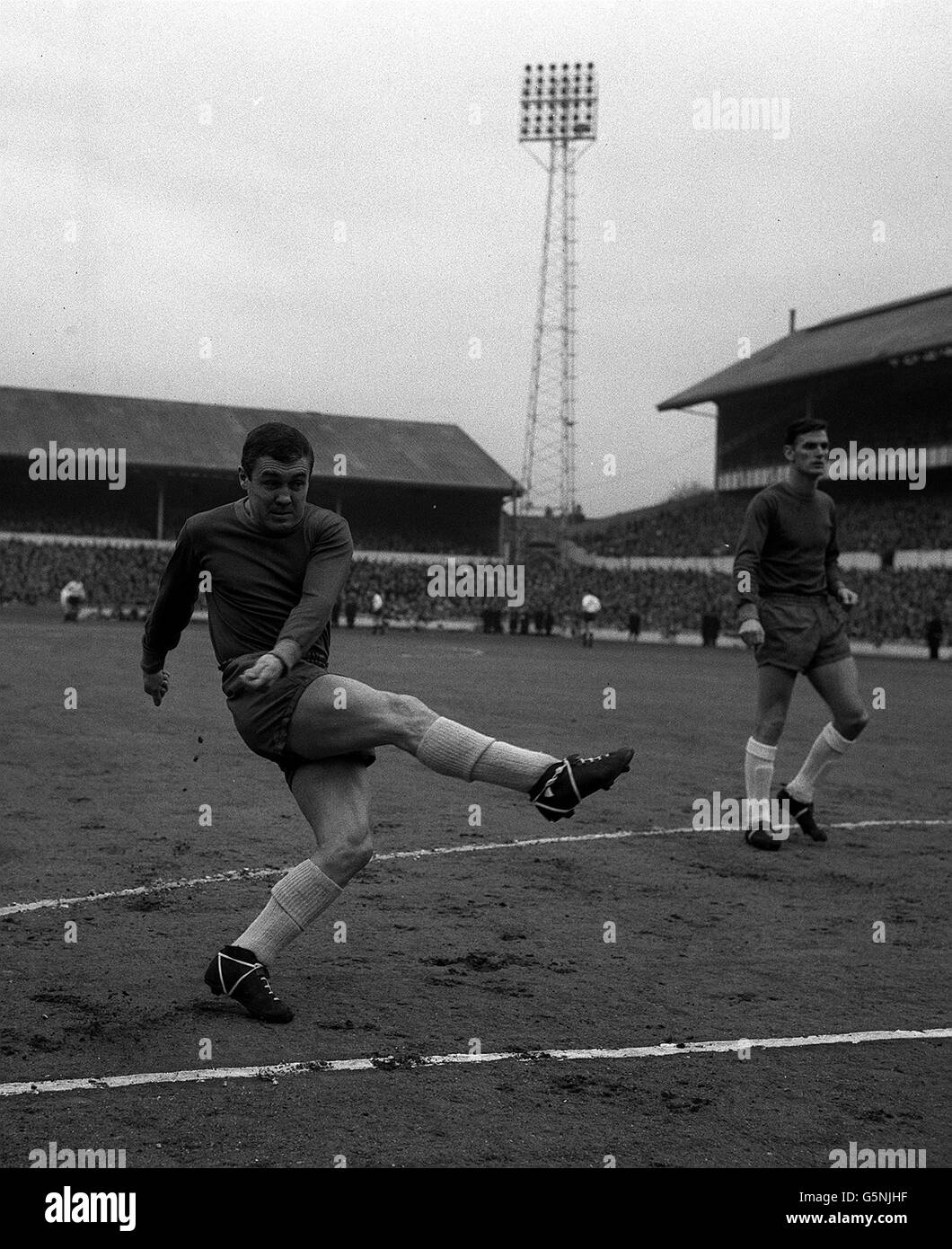 Bobby collins leeds united hi-res stock photography and images - Alamy