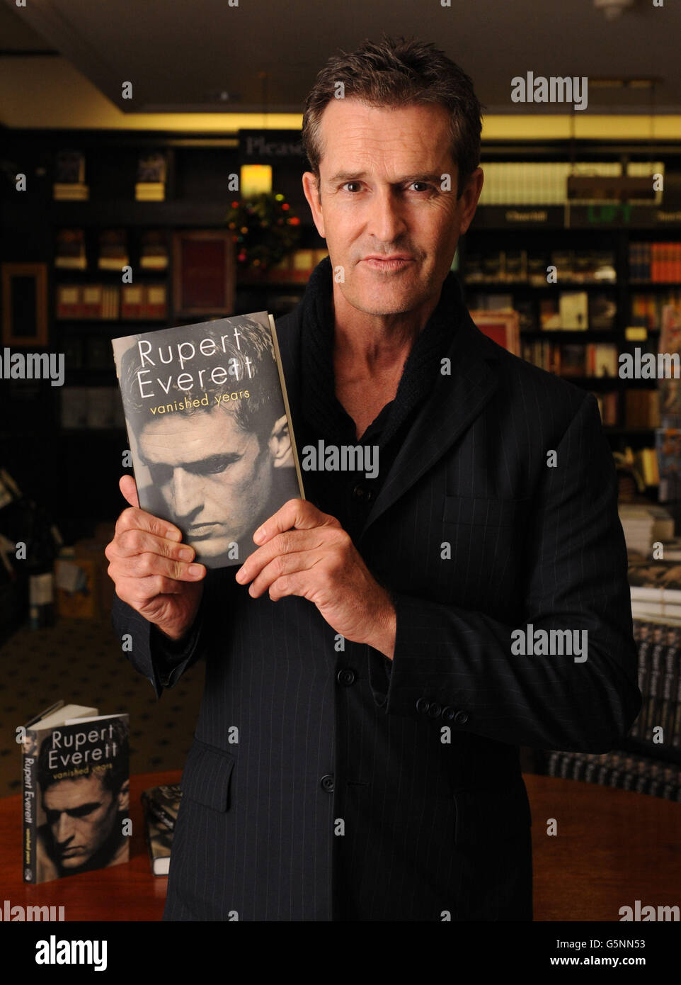 Rupert everett rupert everett rupert hi-res stock photography and ...