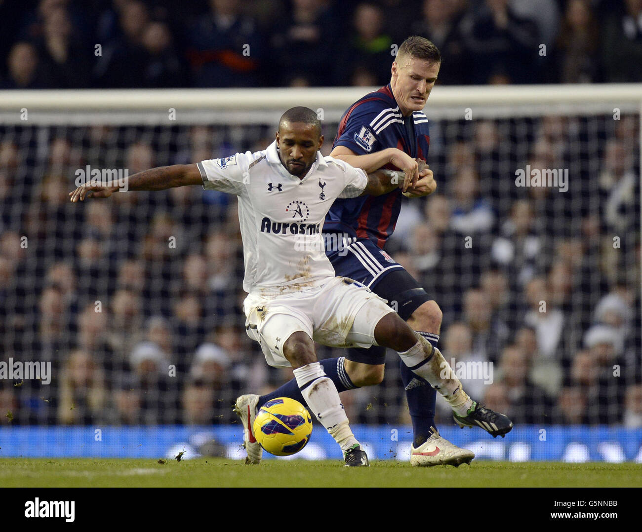 Tottenham hotspur left back hi-res stock photography and images - Alamy