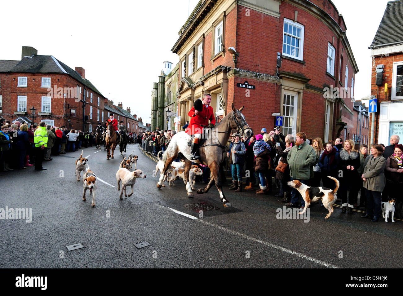 The Atherstone Hunt goes through Main Street, Market Bosworth ...