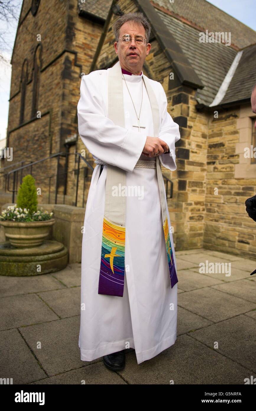 Bishop of Sheffield Dr Steven Croft at St Saviour in High Green ...