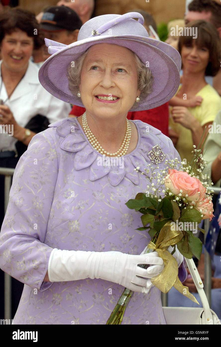 Queen elizabeth ii meets people in roma street parkland hi-res stock photography and images - Alamy