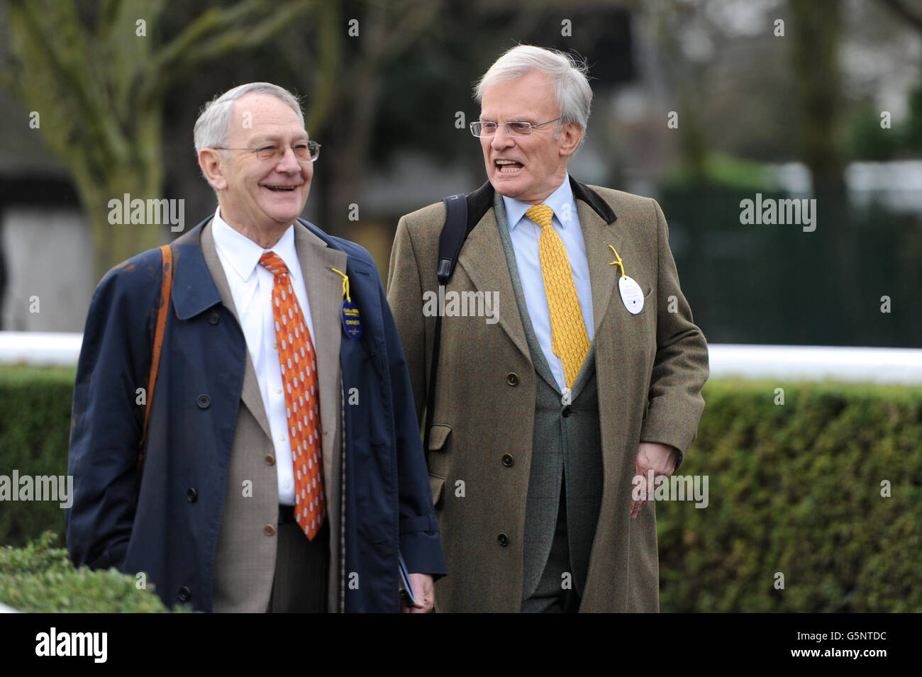 Clive smith right makes his way around kempton park racecourse hi-res ...