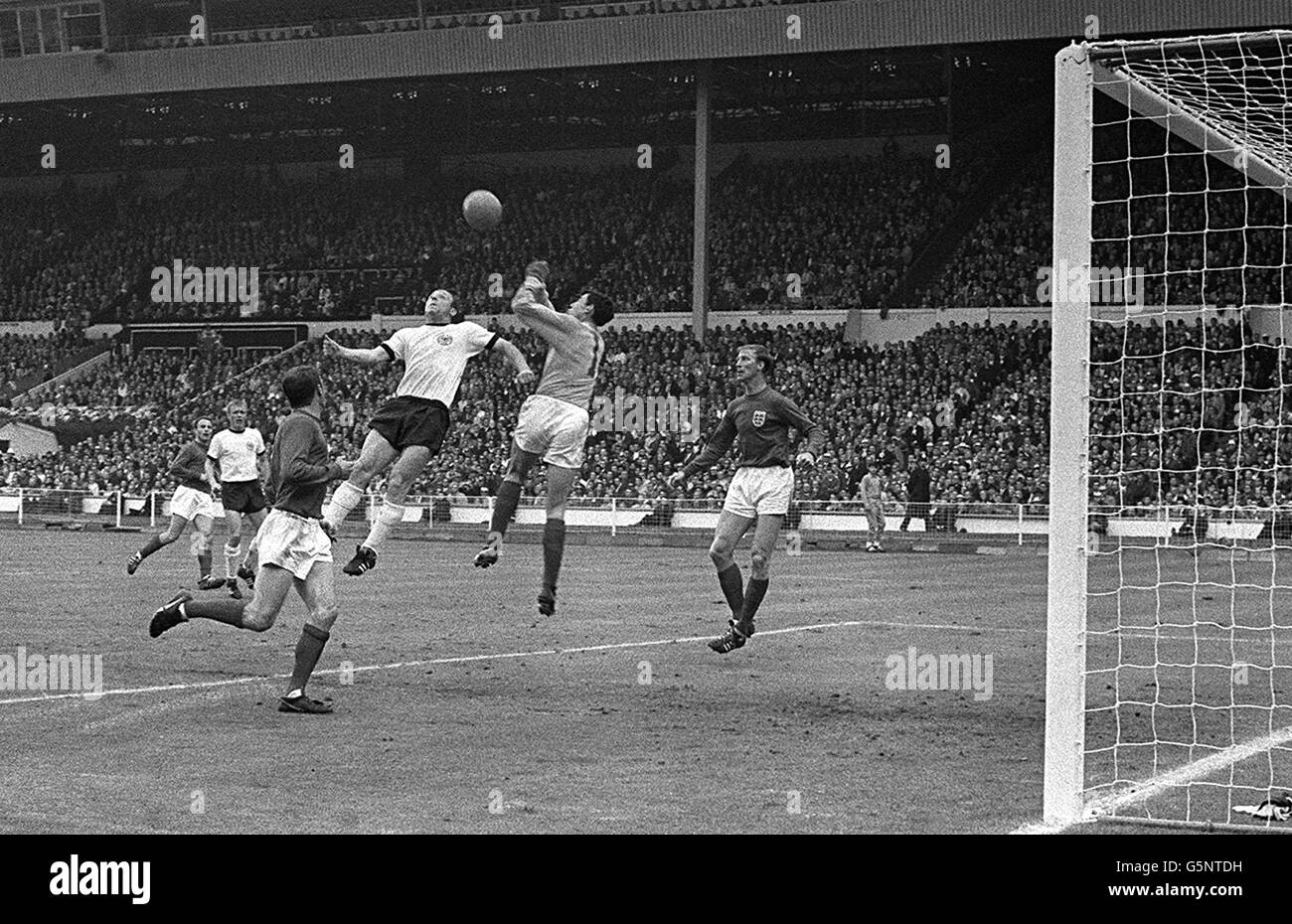Gordon banks Black and White Stock Photos & Images - Alamy