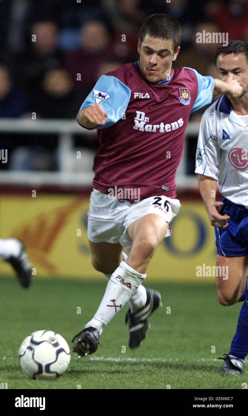 Football stock action joe cole hi-res stock photography and images - Alamy