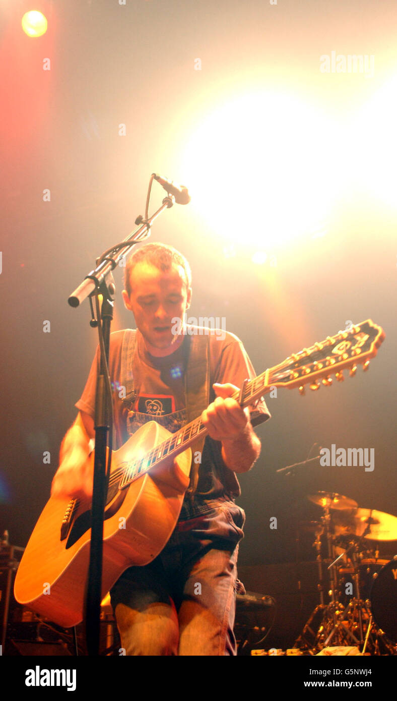 Pop band travis hi-res stock photography and images - Alamy