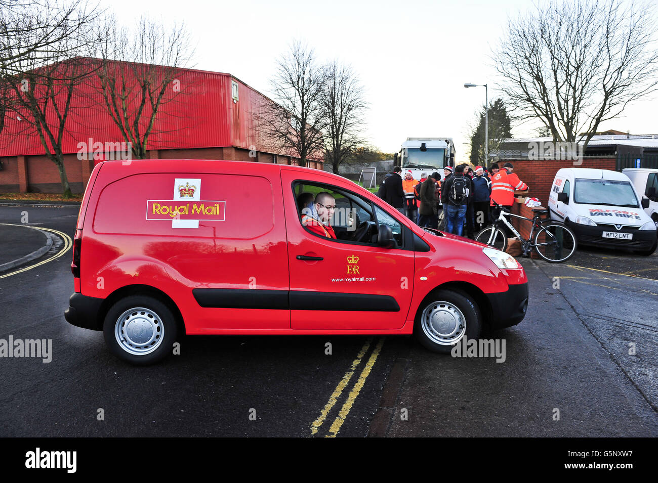 Royal mail van High Resolution Stock Photography and Images - Alamy