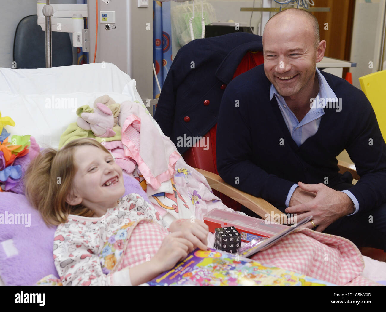 Alan Shearer with seven year old Sadie Metin from Inverness, Scotland ...