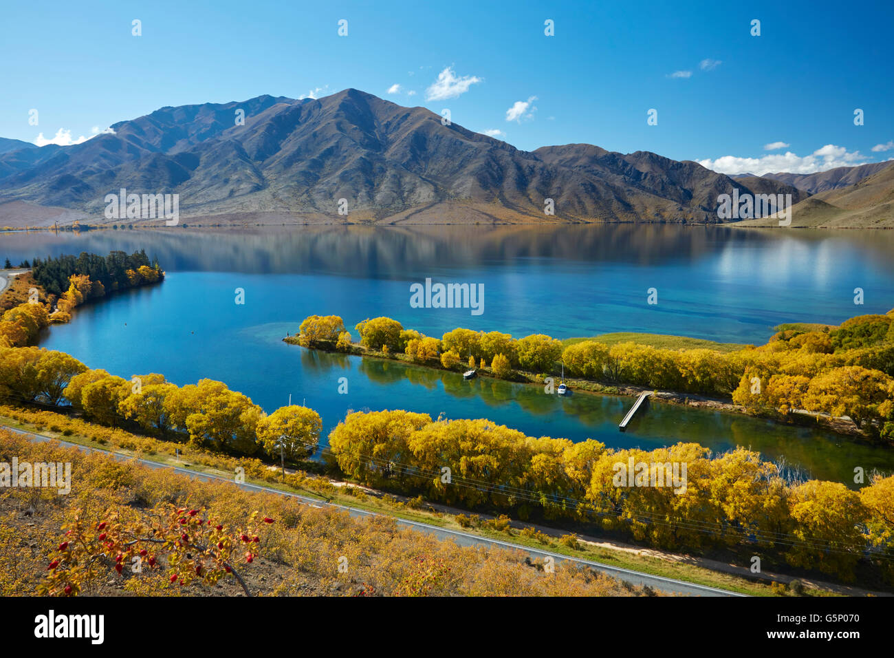 Autumn, Sailors Cutting, Lake Benmore, and Benmore Range, Waitaki ...