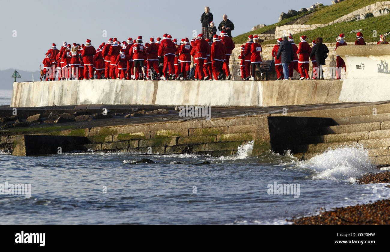 Some two thousand people competing in santa run in southsea hi-res ...