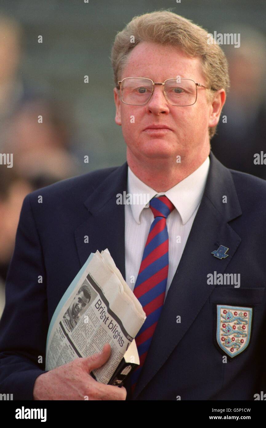 Soccer. Graham Kelly, Football Association Chief Executive Stock Photo ...