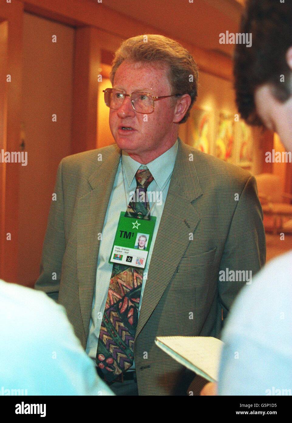 English fa chief graham kelly hi-res stock photography and images - Alamy